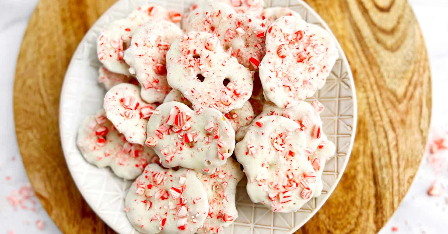 White Chocolate Peppermint Pretzel Crisps (Only 3 Ingredients!)